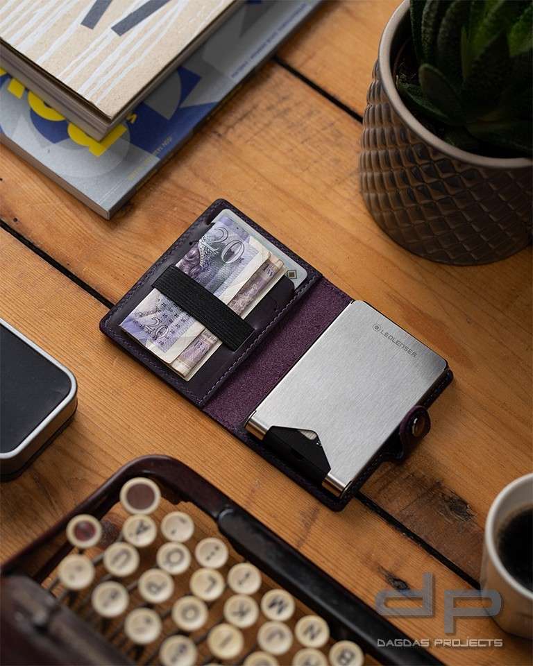 LED LENSER Lite Wallet® Matte Deep Wine | LED Lenser Lampen ...